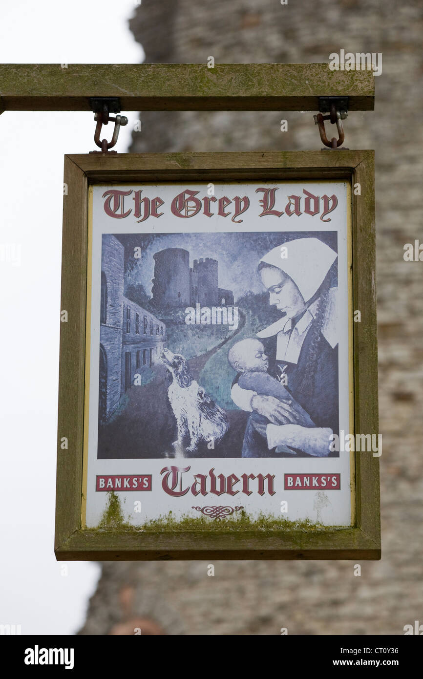 Tavern signage hi-res stock photography and images - Alamy