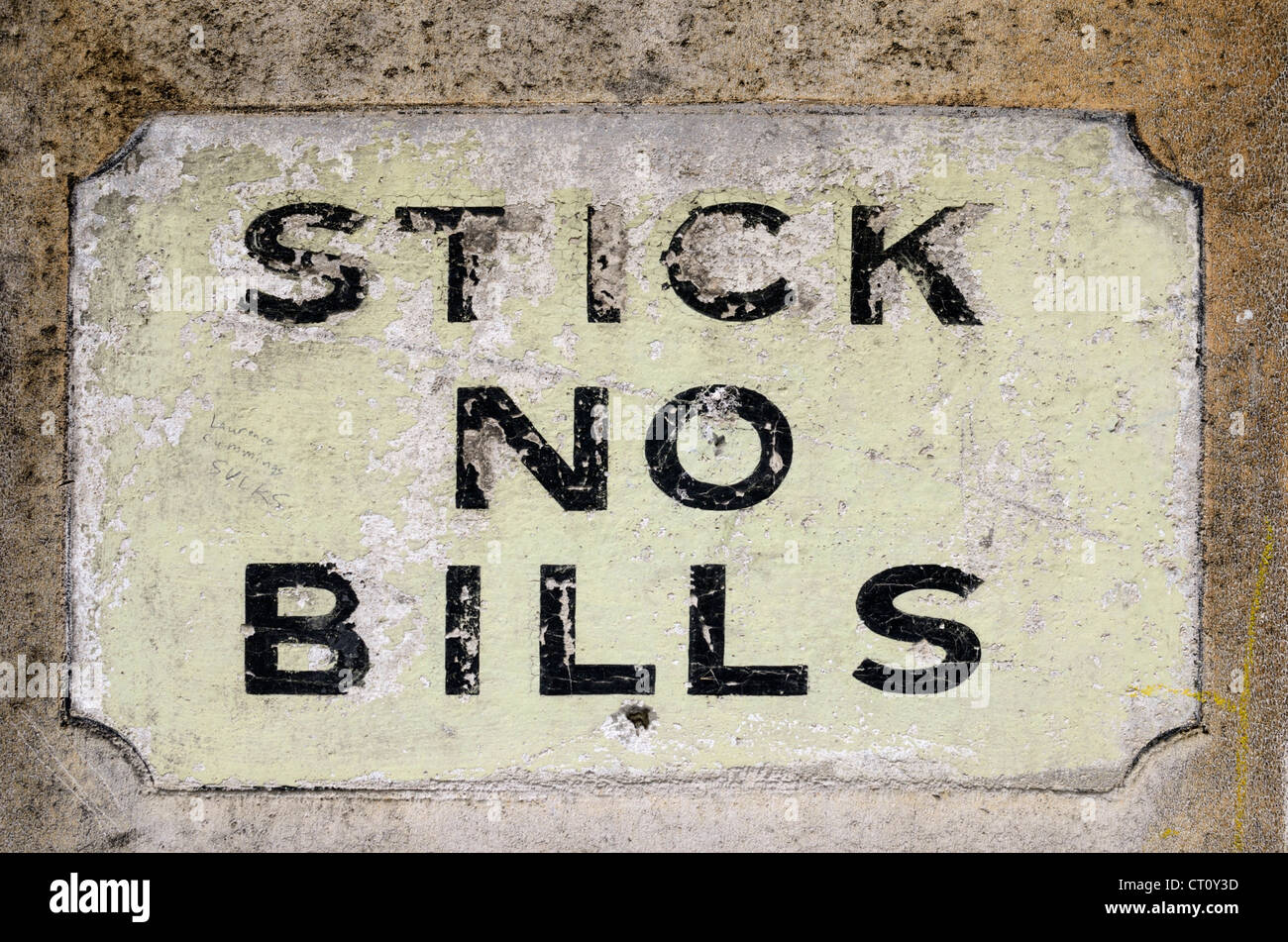 Stick No Bills sign on a wall Stock Photo - Alamy