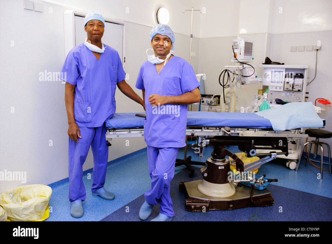 Stretcher bearer team hi-res stock photography and images - Alamy