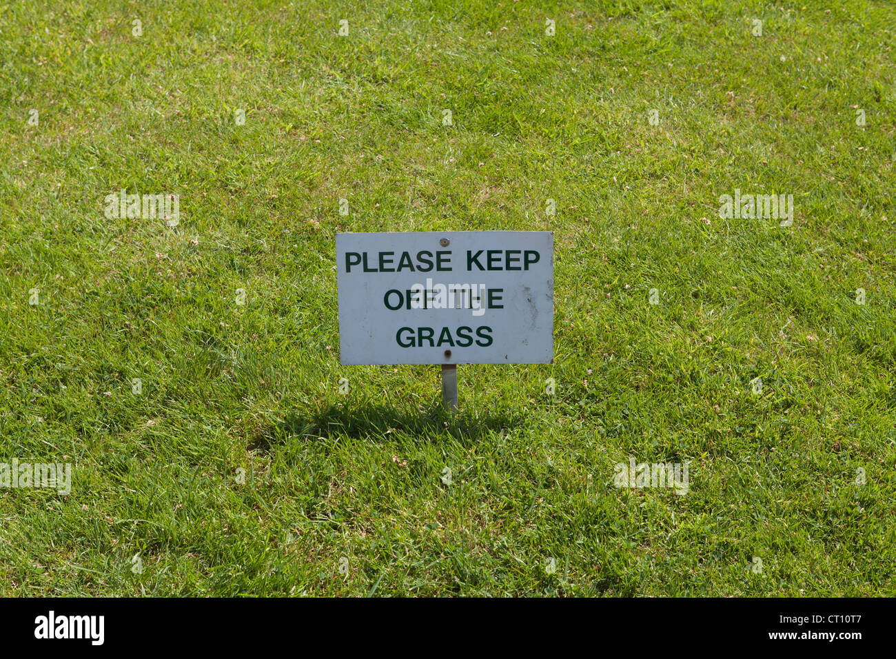 Please Keep Off The Grass Sign Stock Photo - Alamy