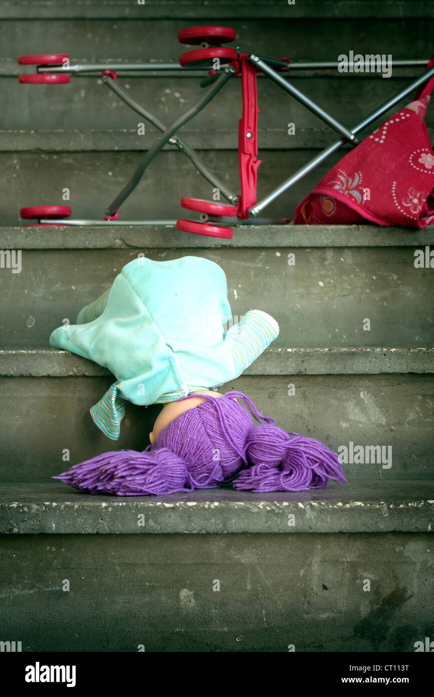 Eviction and violence homelessness concept metaphor Stock Photo - Alamy