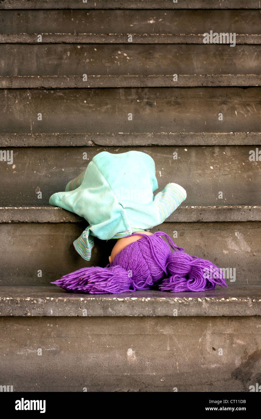 Eviction and violence homelessness concept metaphor Stock Photo - Alamy