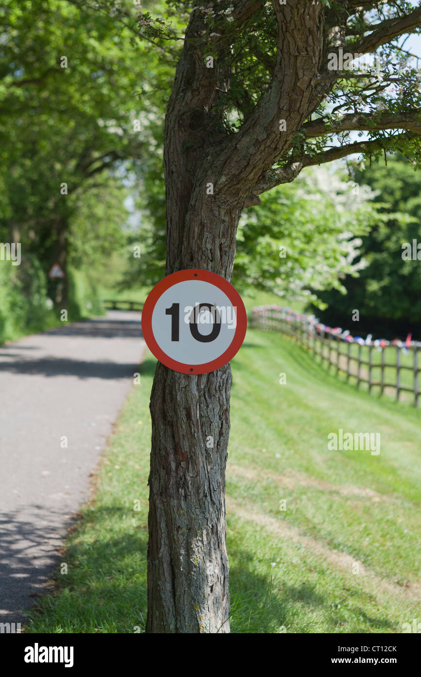 Ten Mph Sign High Resolution Stock Photography and Images - Alamy