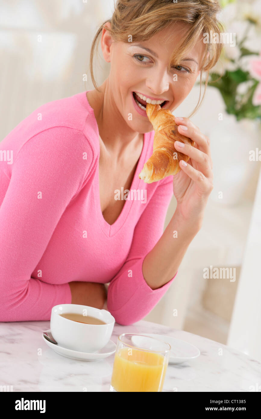 WOMAN EATING BREAKFAST Stock Photo - Alamy