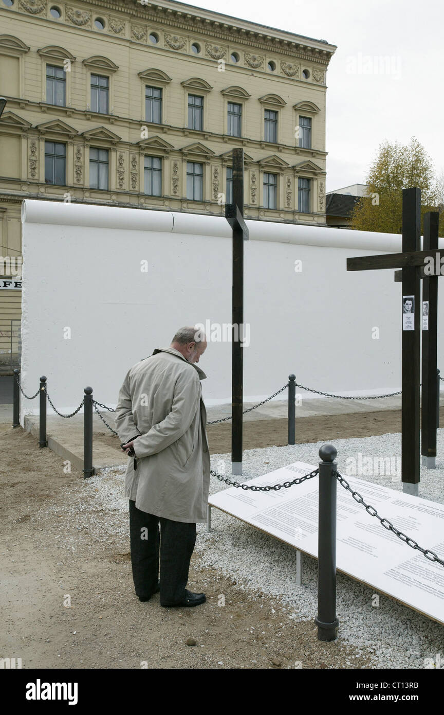 Berlin, reconstruction of the Berlin Wall Stock Photo - Alamy