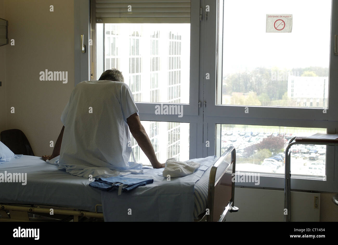 MAN HOSPITAL PATIENT Stock Photo - Alamy