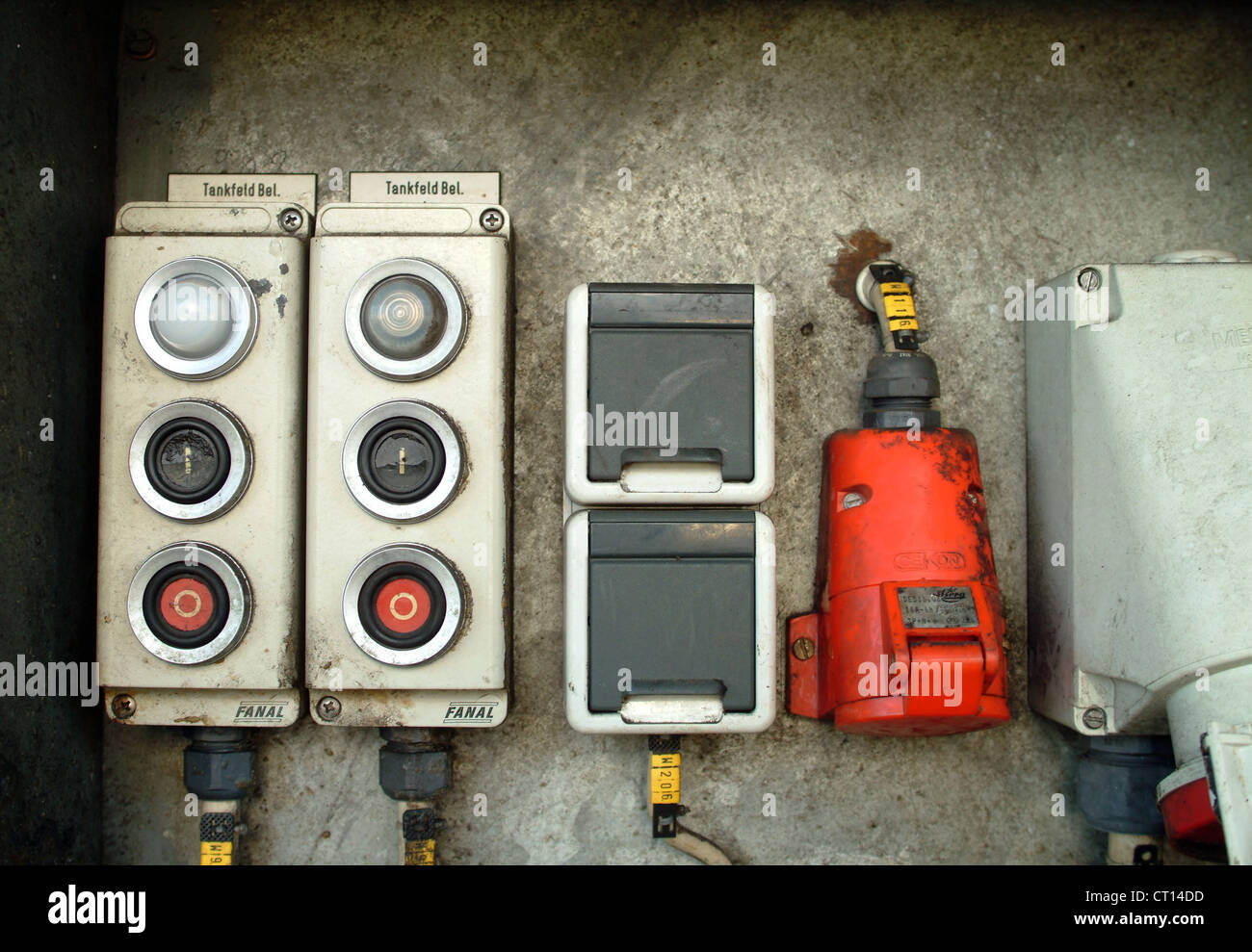 Hamburg, lubricant blending plant of Shell Oil Germany GmbH Stock Photo ...