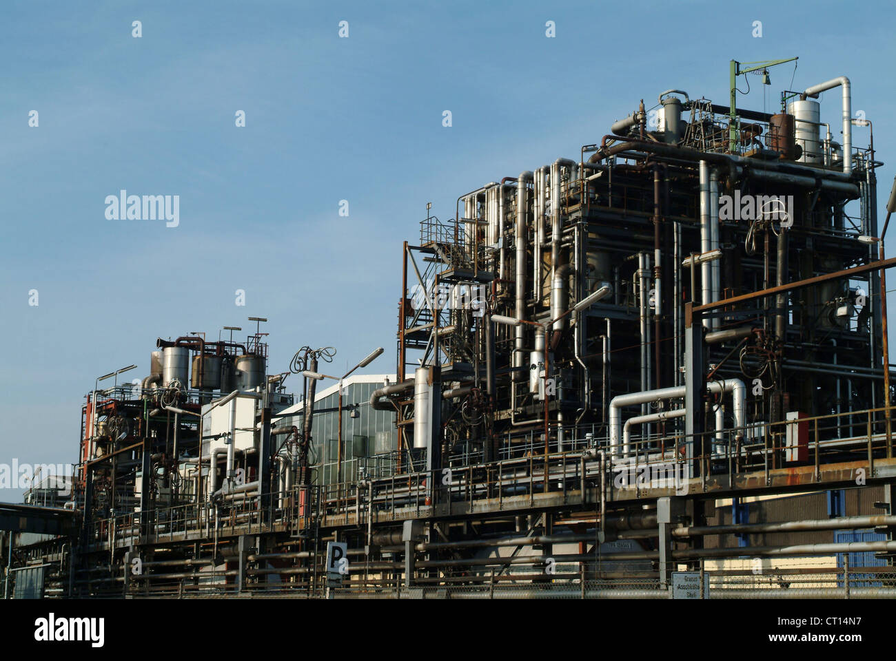 Hamburg, lubricant blending plant of Shell Oil Germany GmbH Stock Photo ...