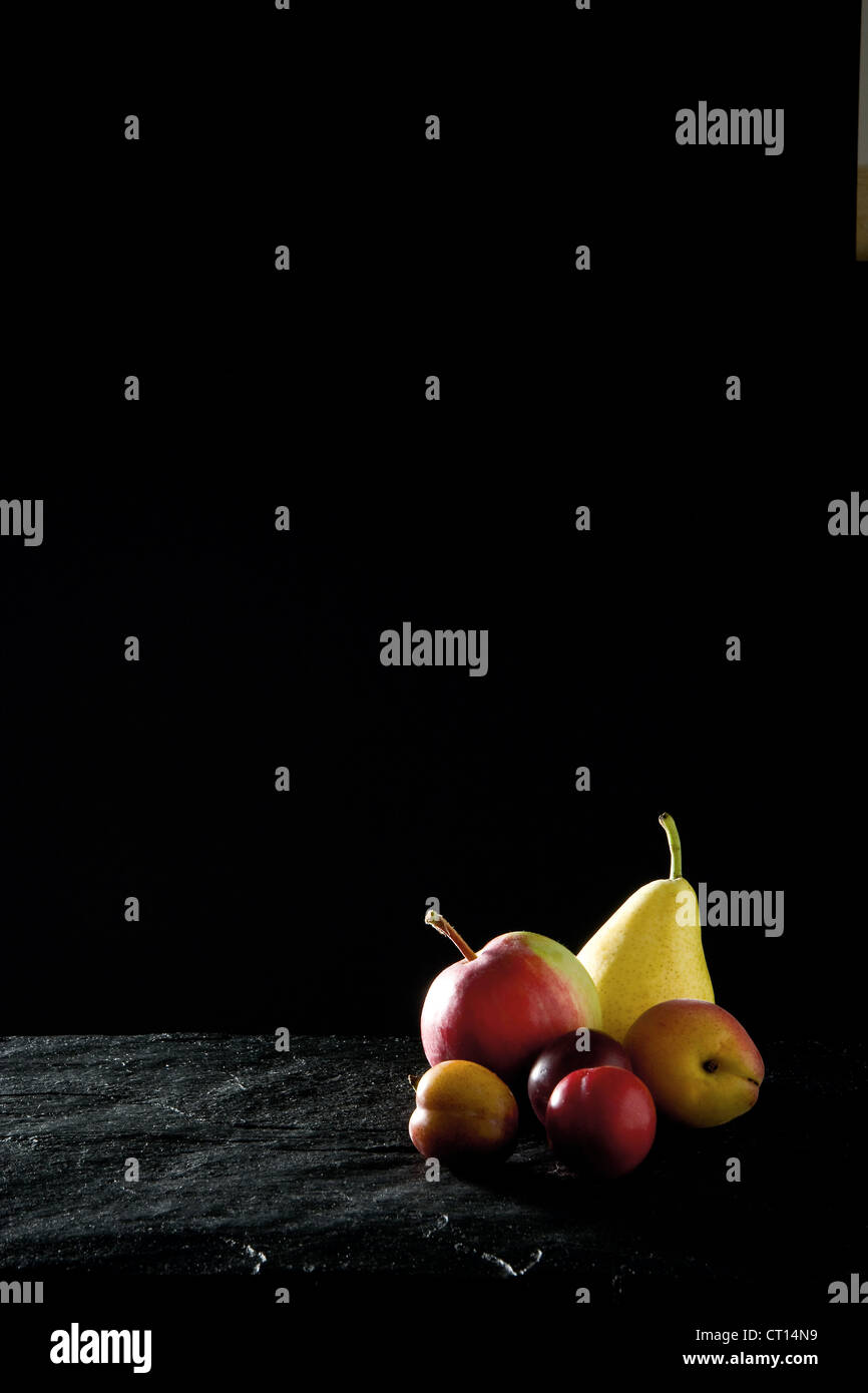 Pile of fruit hi-res stock photography and images - Alamy