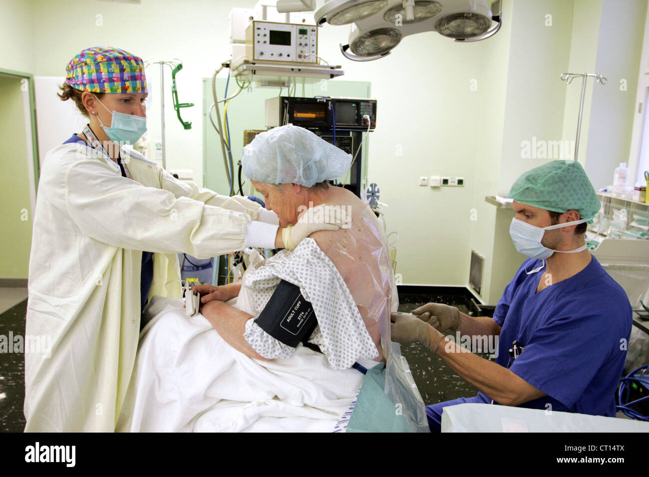 Berlin, Anaesthesia in the operating room at the plant of a catheter ...