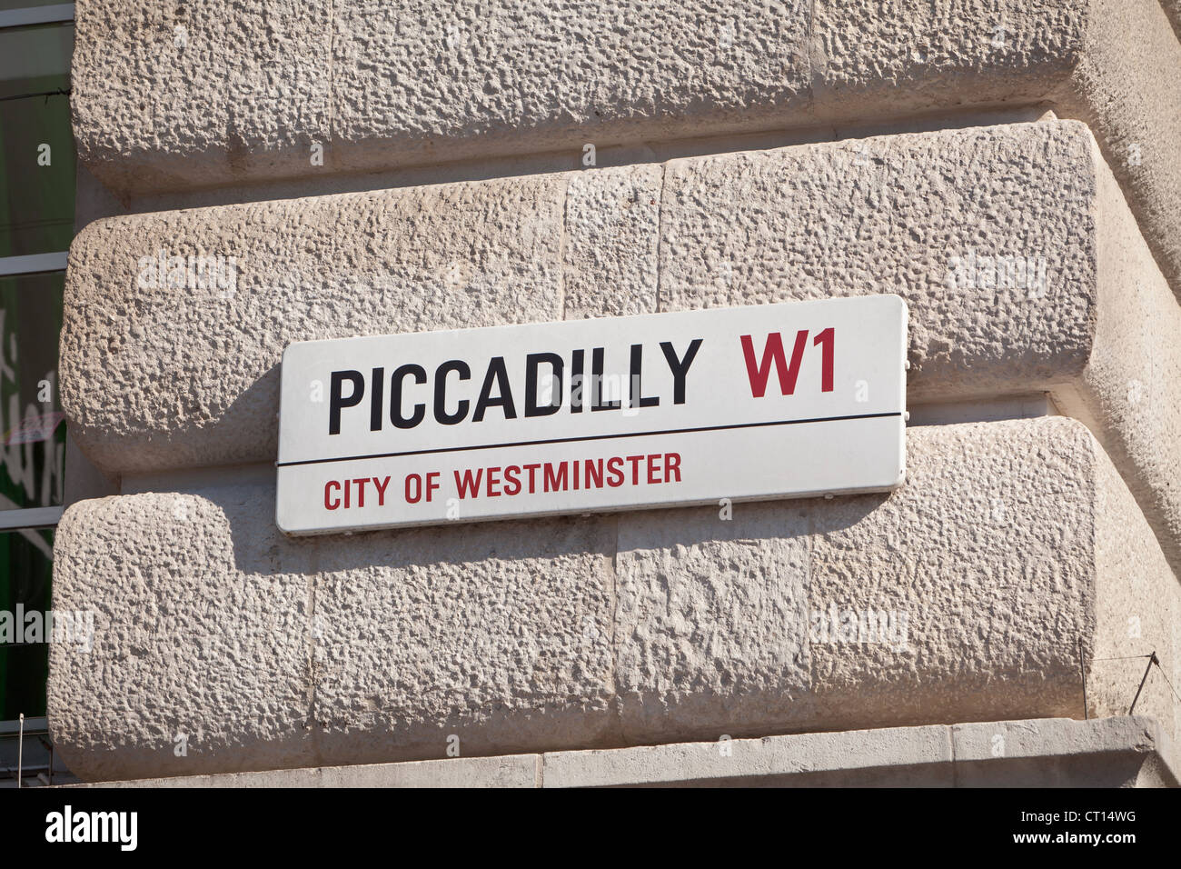 Piccadilly circus sign hi-res stock photography and images - Alamy