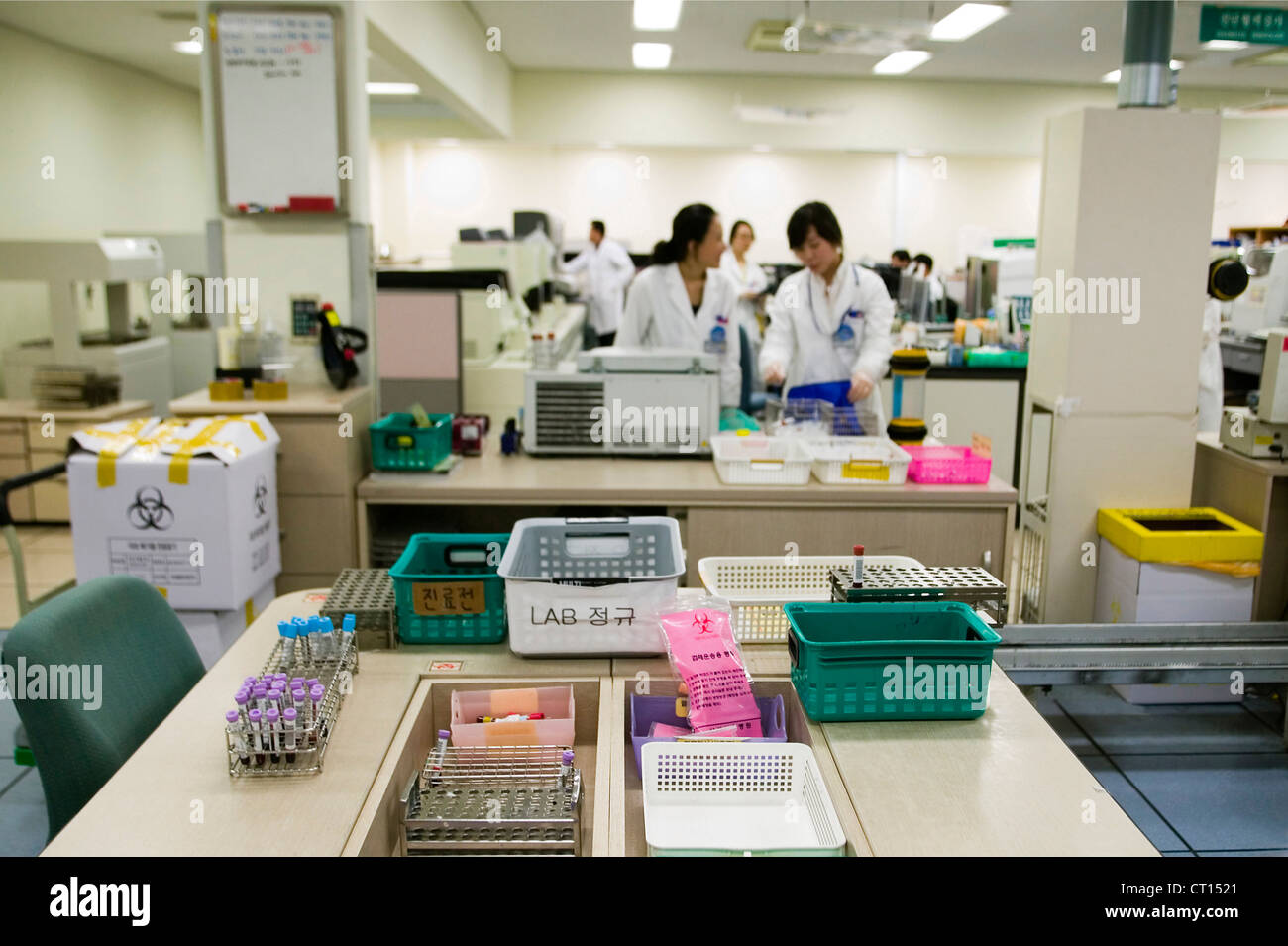 Medical room with doctors analyzing blood samples Stock Photo - Alamy