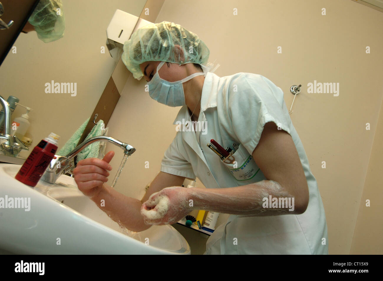HAND WASHING IN HOSPITAL Stock Photo - Alamy