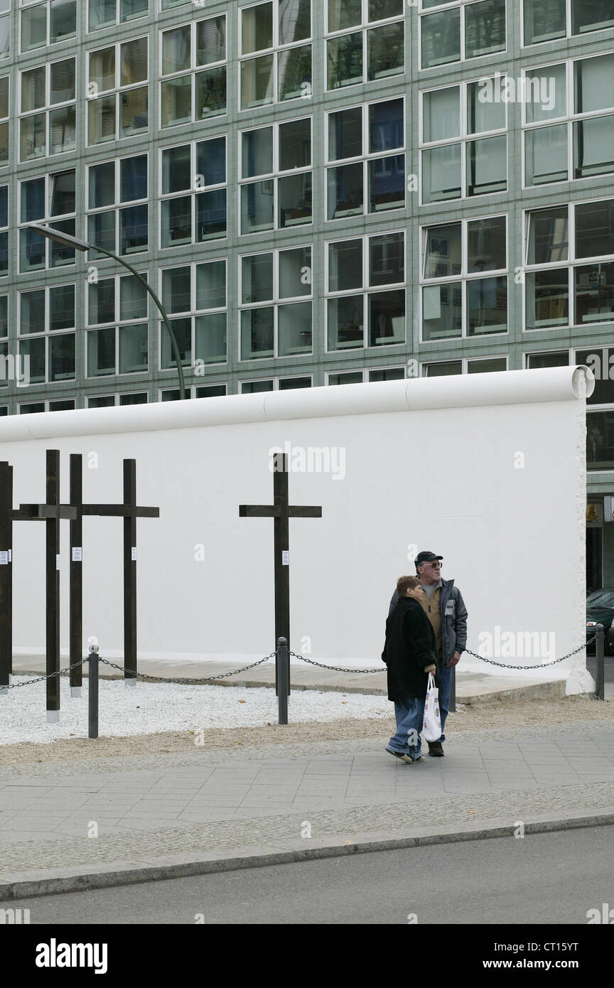 Berlin, reconstruction of the Berlin Wall Stock Photo - Alamy