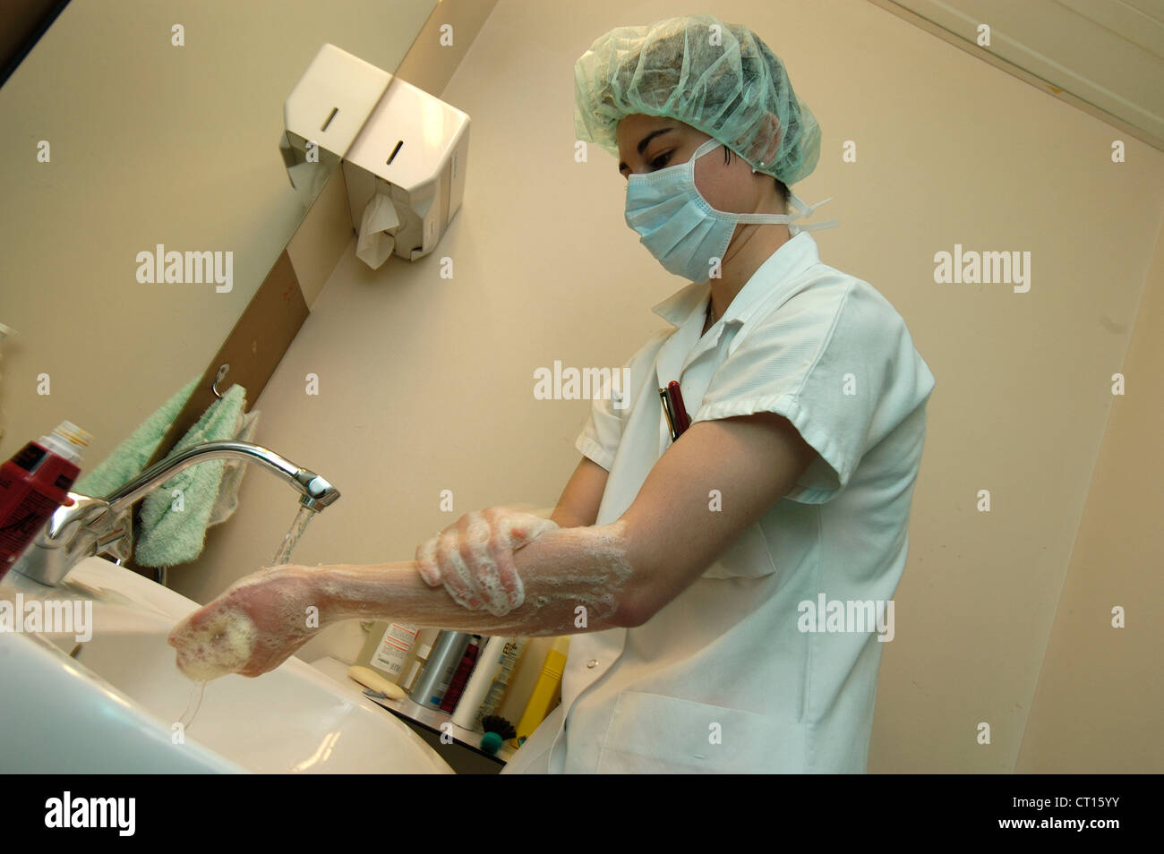 HAND WASHING IN HOSPITAL Stock Photo - Alamy