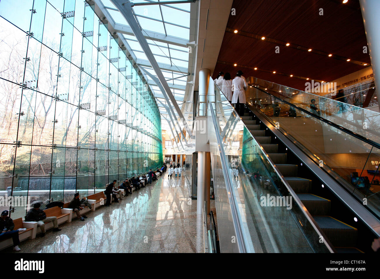Samsung Cancer Centre hospital Stock Photo - Alamy