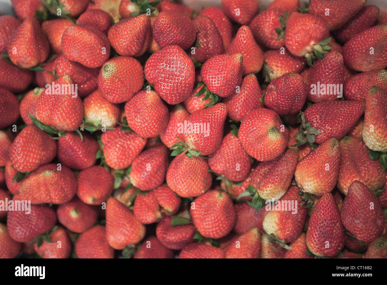 Pile of strawberries hi-res stock photography and images - Alamy