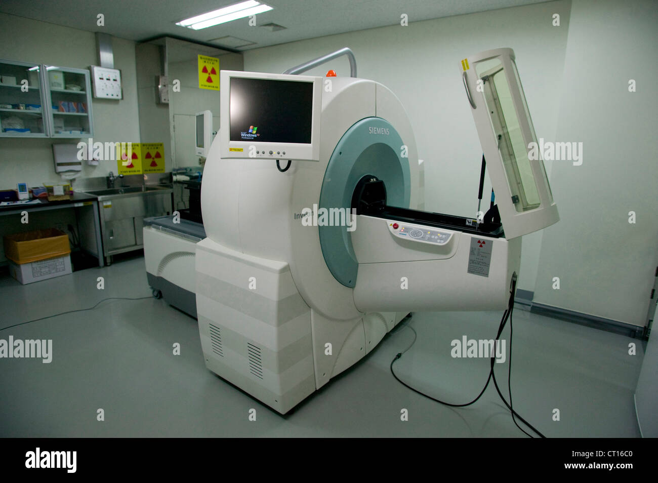 scanning equipment used in animal experimentation Stock Photo - Alamy
