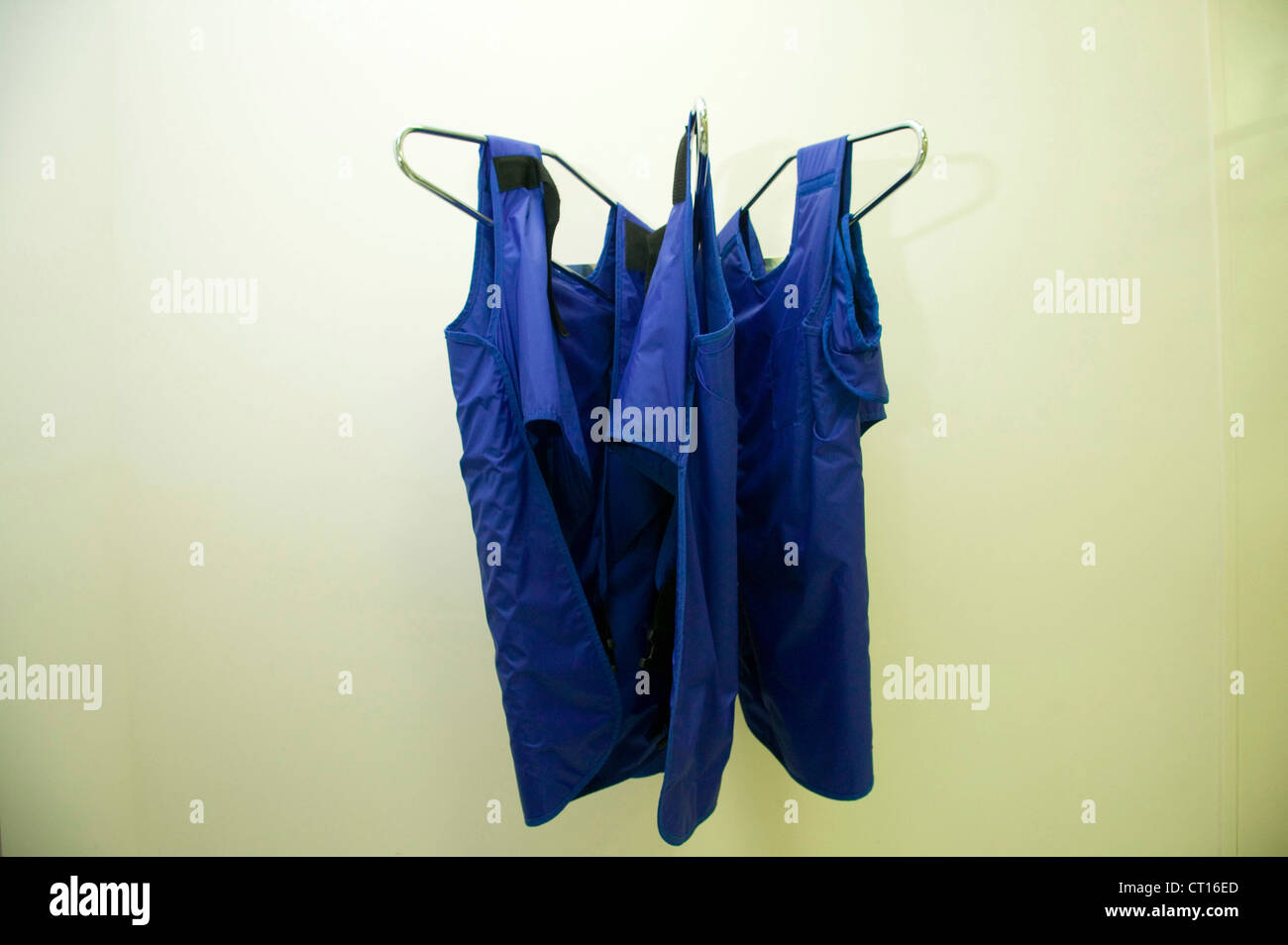 Lead aprons hi-res stock photography and images - Alamy
