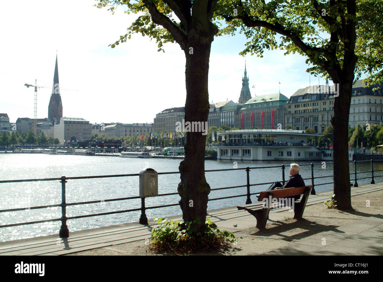 Jungfernstieg and alster pavilion hi-res stock photography and images ...