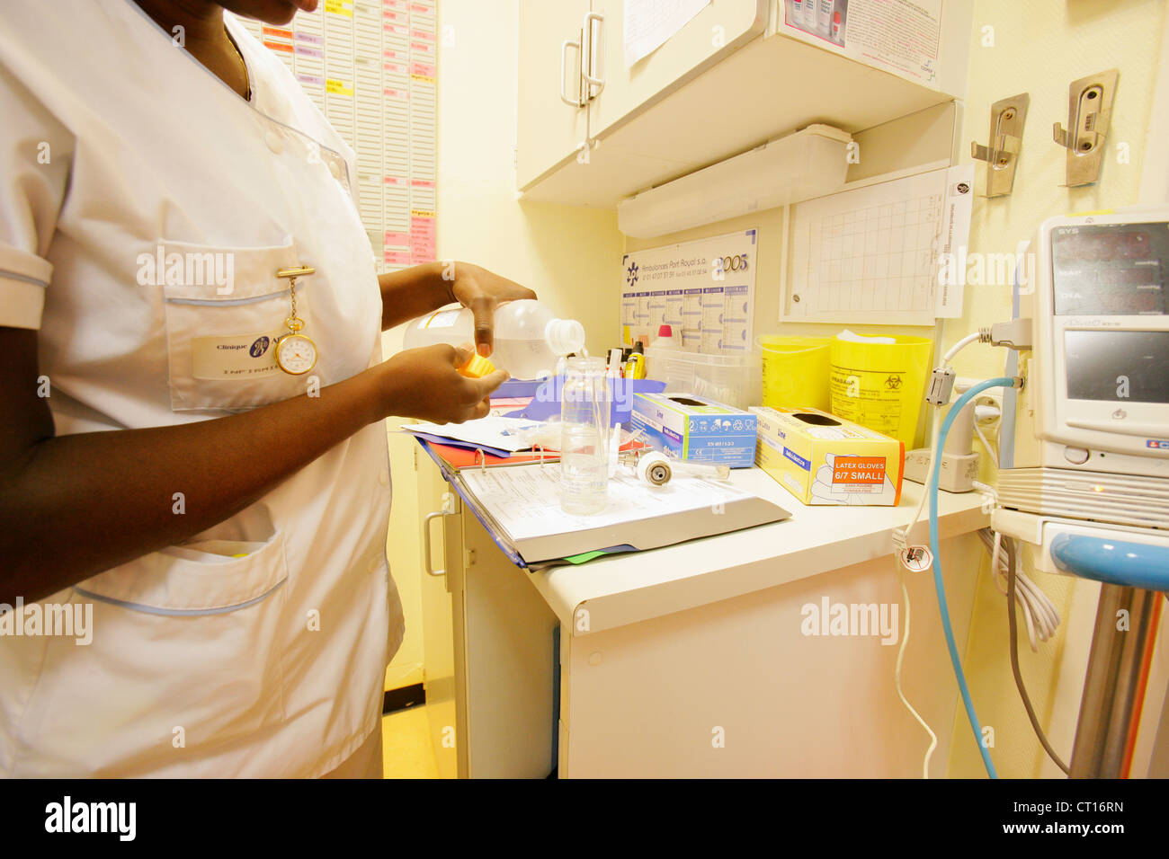 NURSE WITH EQUIPMENT Stock Photo - Alamy