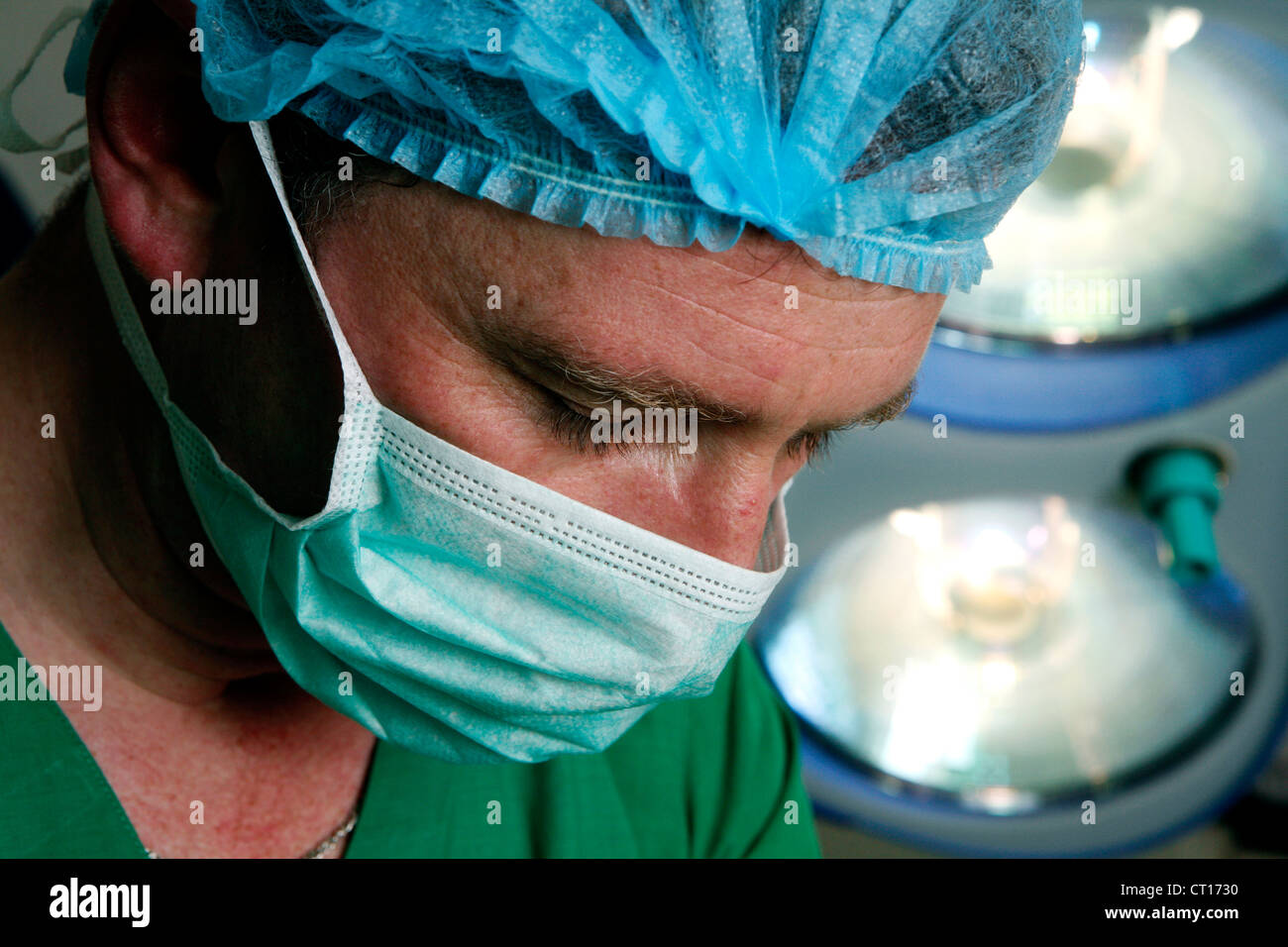 Surgical light hi-res stock photography and images - Alamy