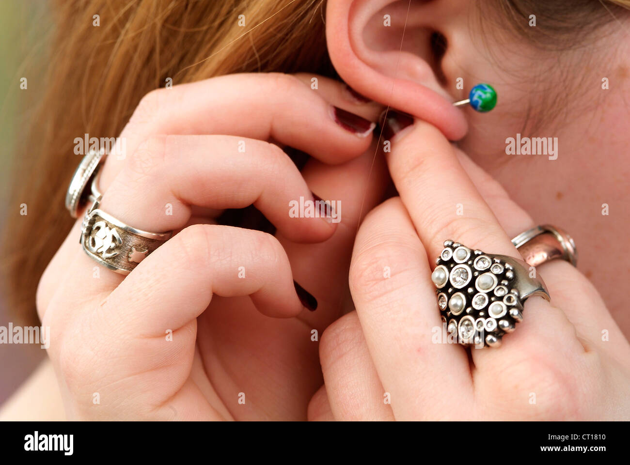 Throat piercing hi-res stock photography and images - Alamy