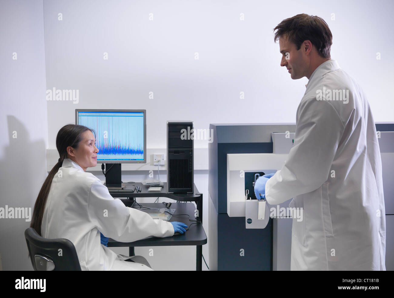 Mass spectrometer female hi-res stock photography and images - Alamy