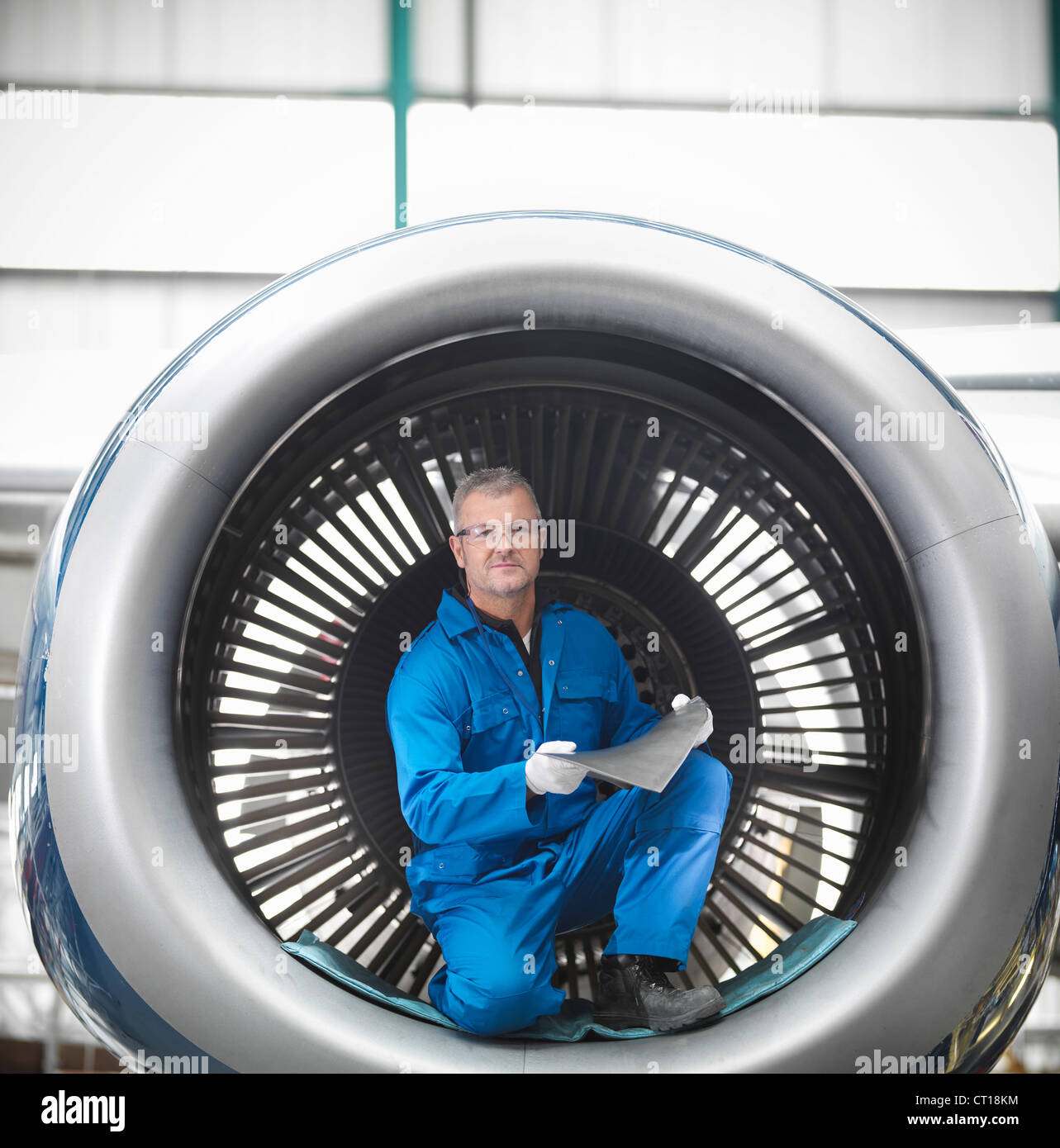 Scale of jet engine hi-res stock photography and images - Alamy