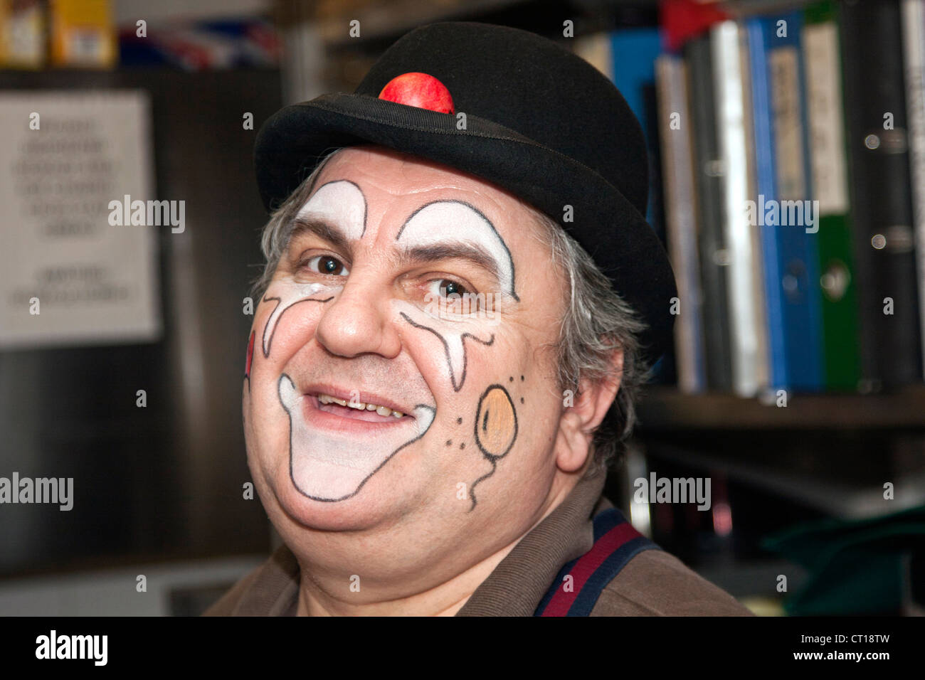 Professional busker hi-res stock photography and images - Alamy