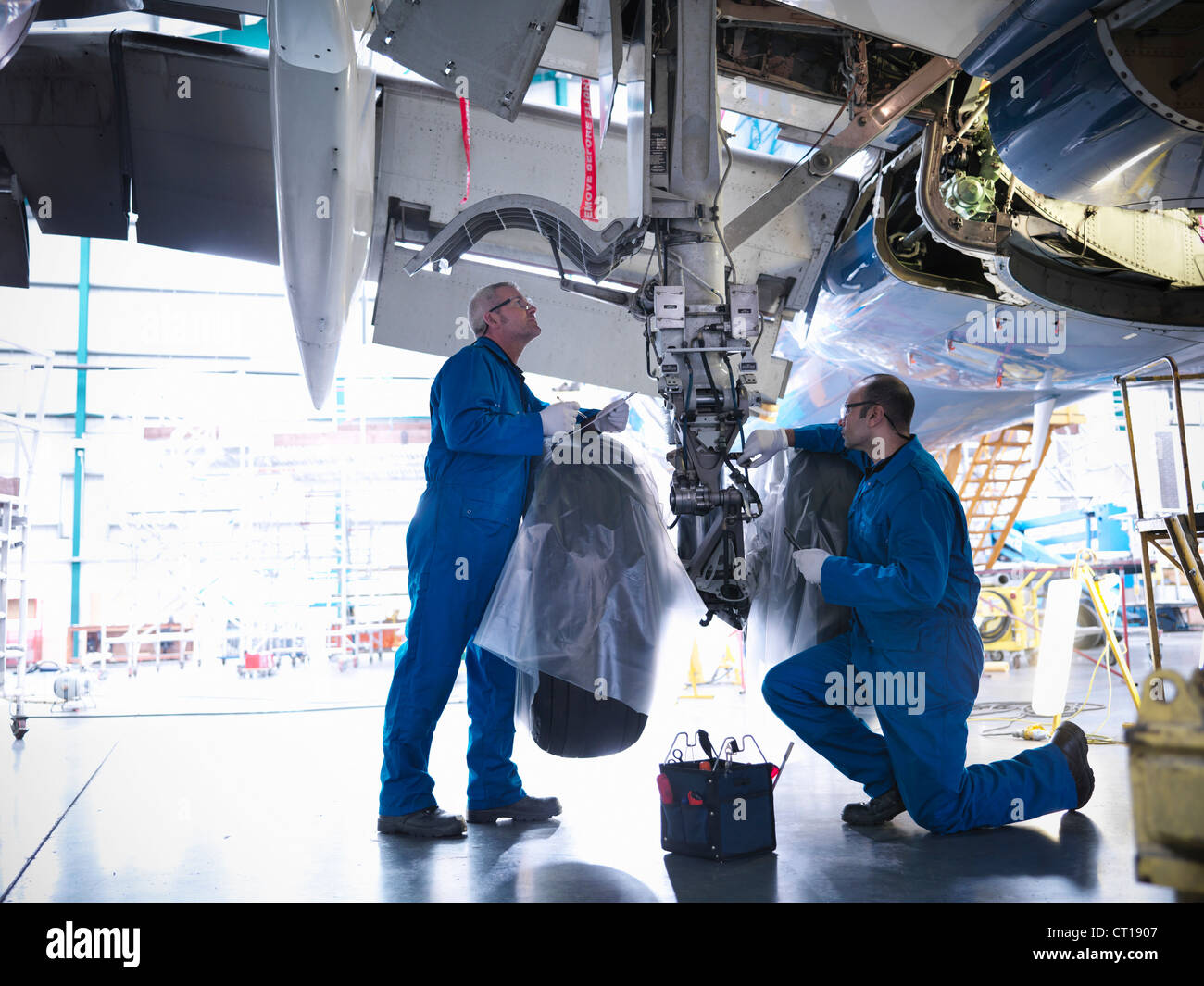 Mechanic airplane hi-res stock photography and images - Alamy