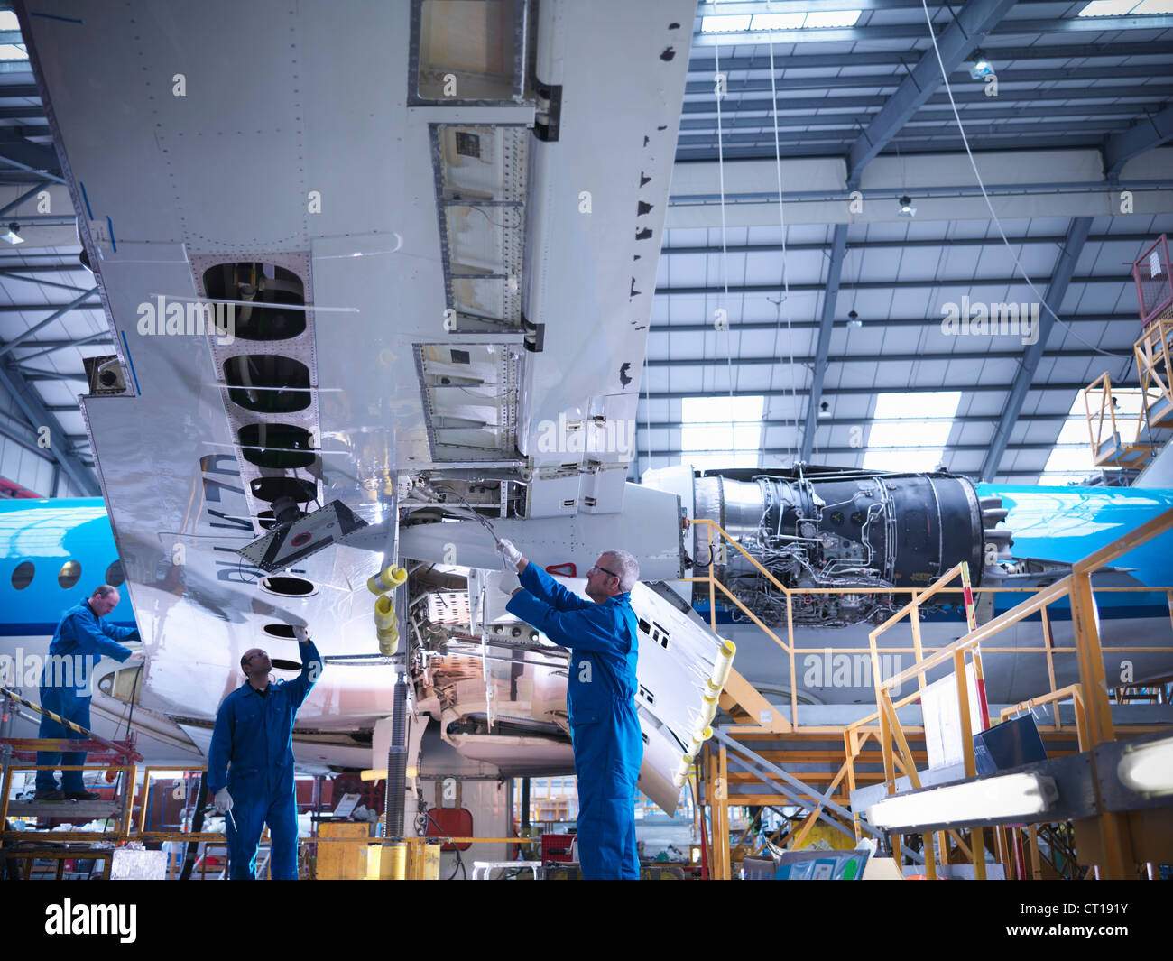 Aircraft industrial workers hi-res stock photography and images - Alamy