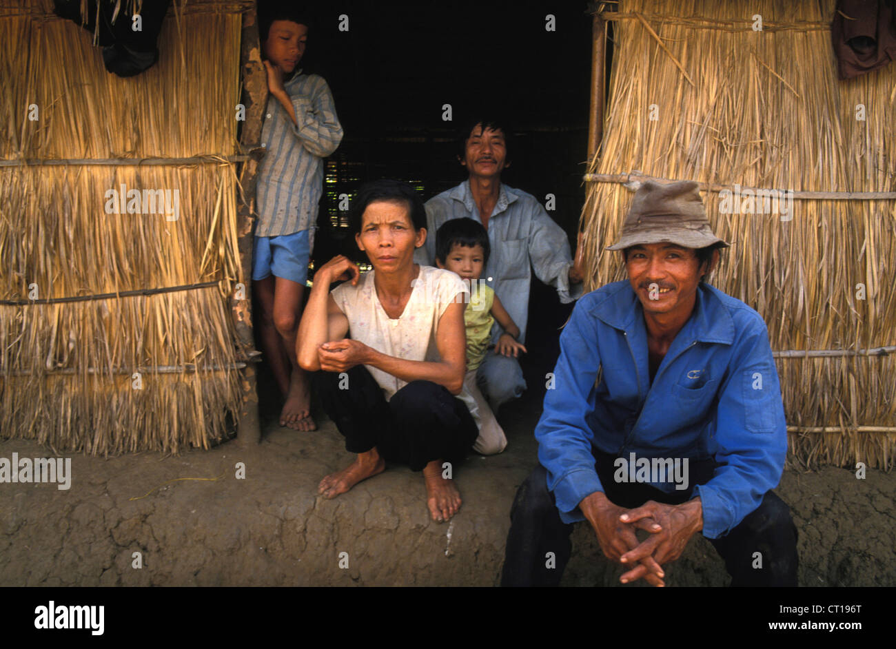 Poor asian parents hi-res stock photography and images - Alamy