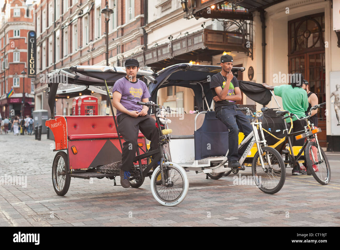 Pedicab pedicabs rickshaw rickshaws hi-res stock photography and images ...