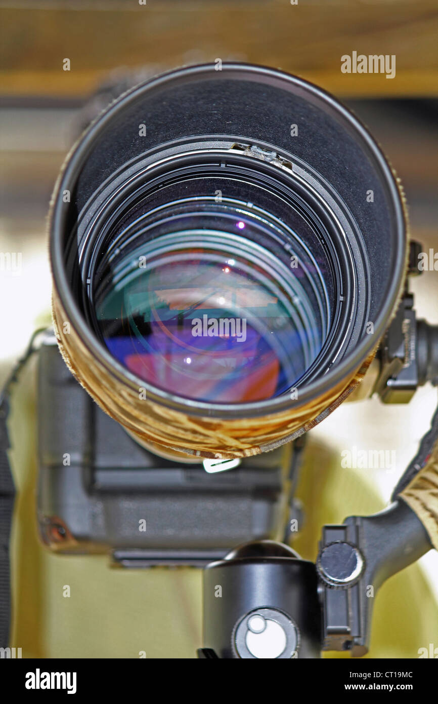Super telephoto SLR camera lens Stock Photo - Alamy