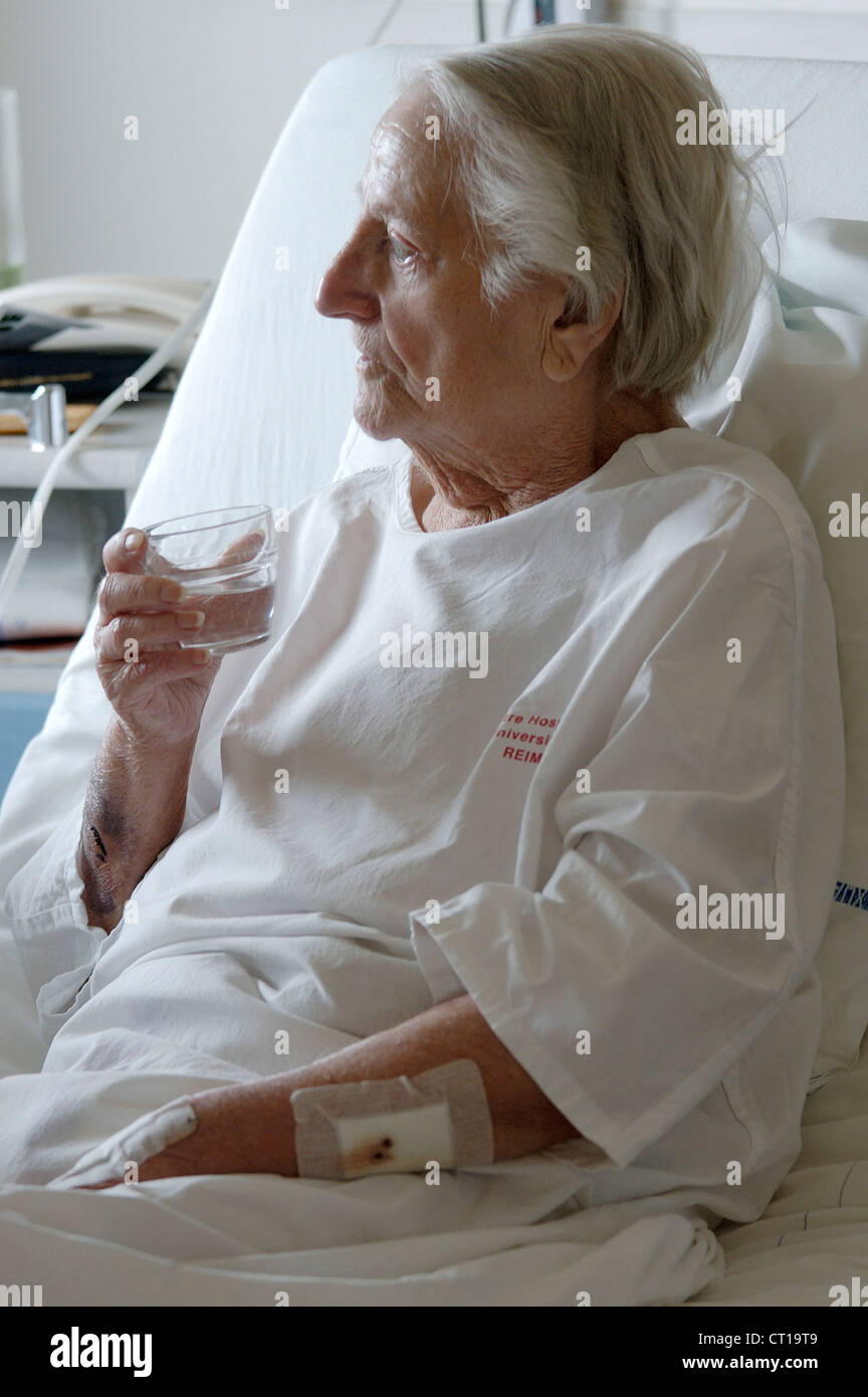 Hydration senior hospital hi-res stock photography and images - Alamy