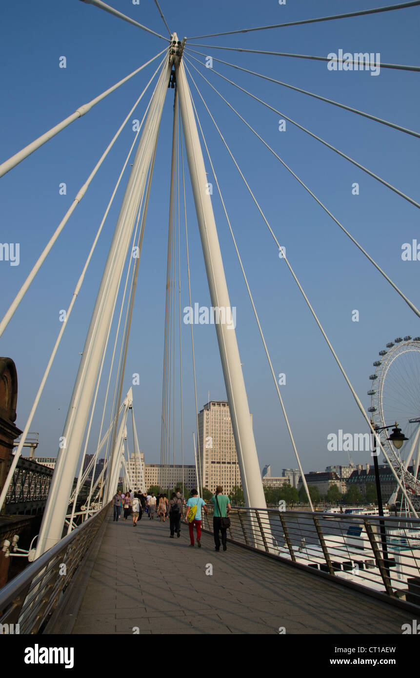 Walkway of hungerford footbridge hi-res stock photography and images ...