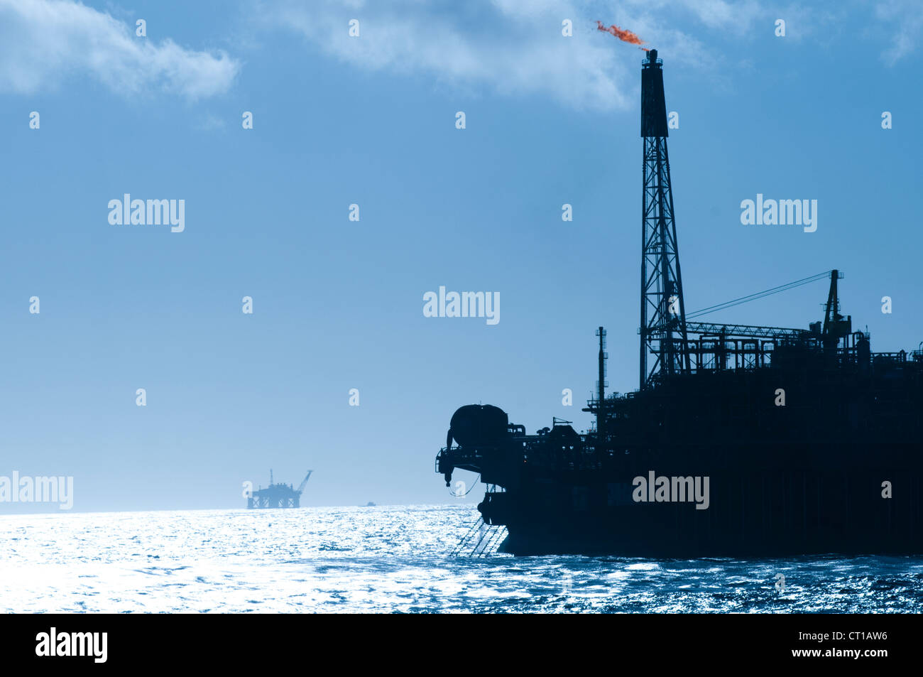 Silhouette offshore fpso oil rig hi-res stock photography and images ...