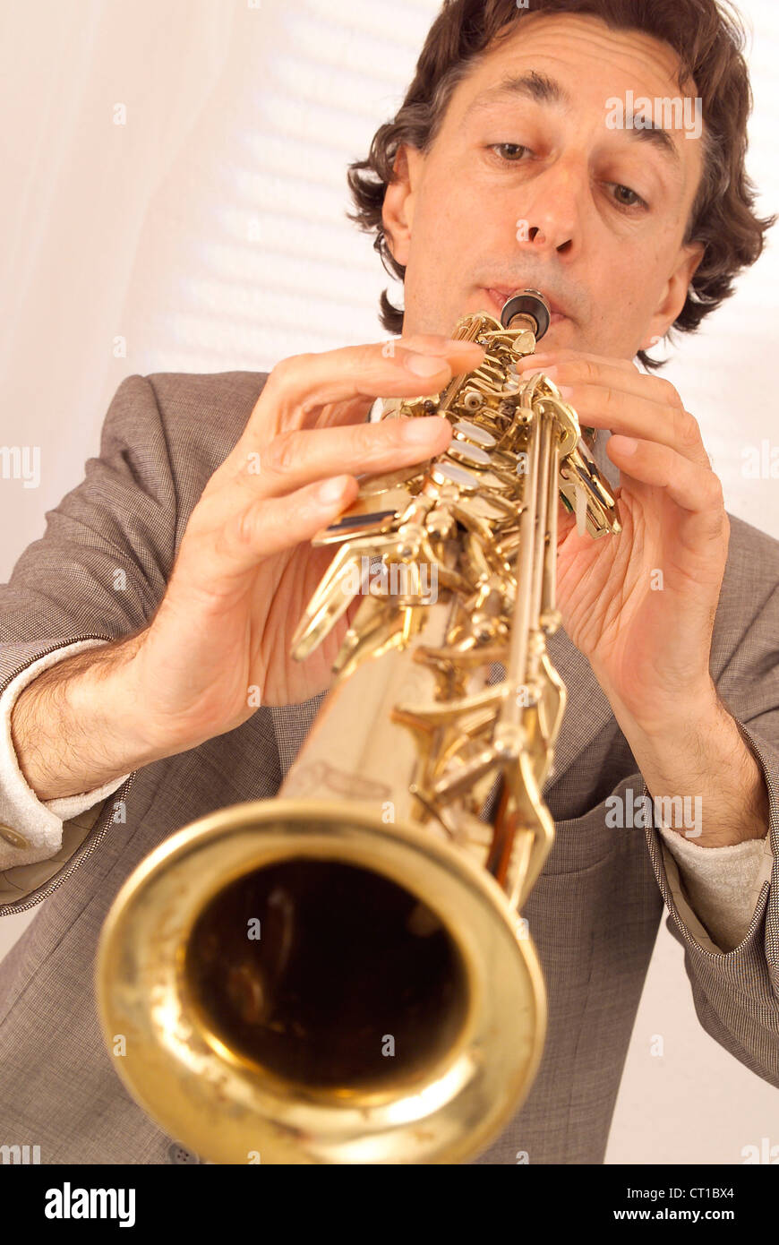 Saxophone player old hi-res stock photography and images - Alamy