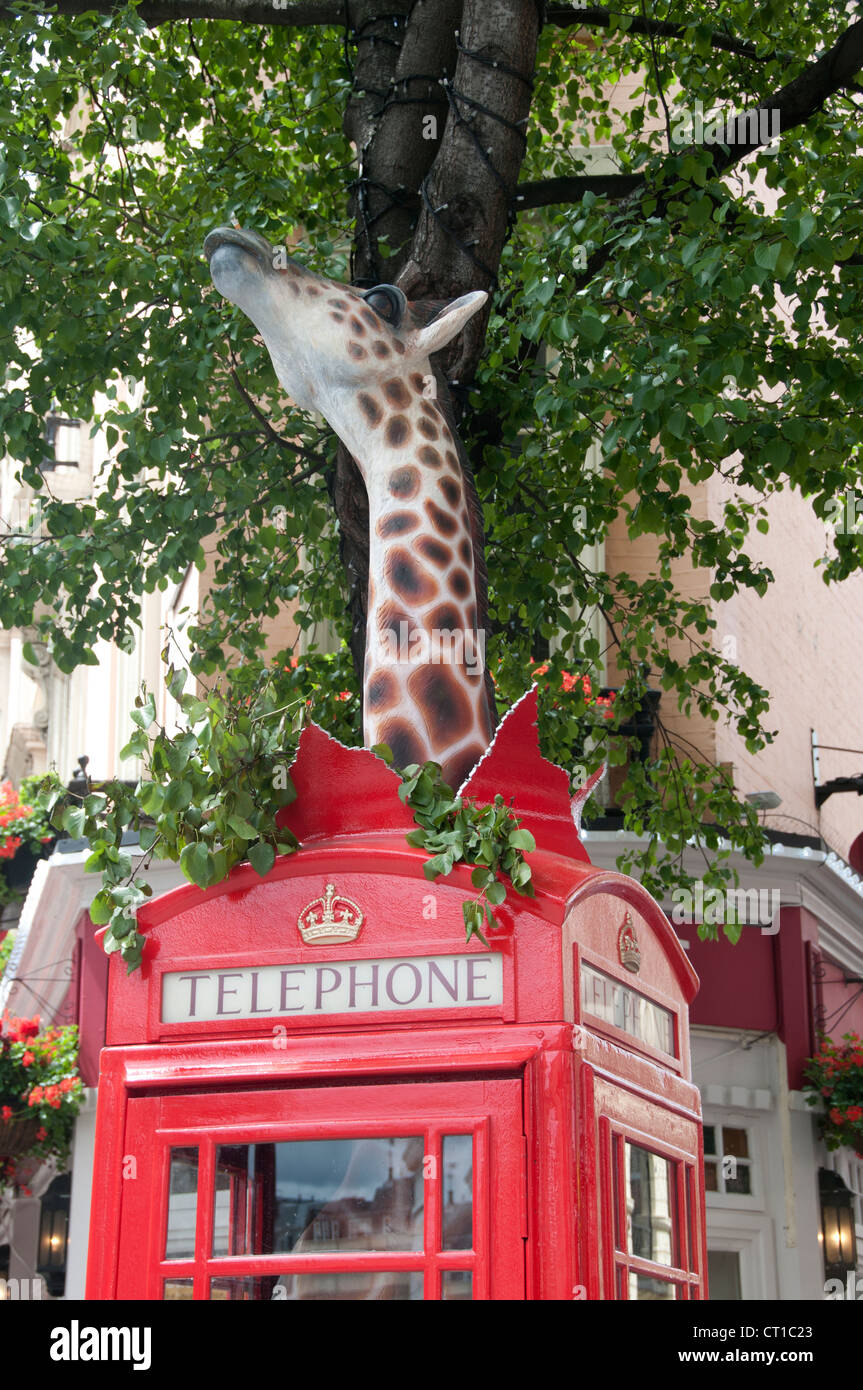 Giraffe sculpture hi-res stock photography and images - Alamy