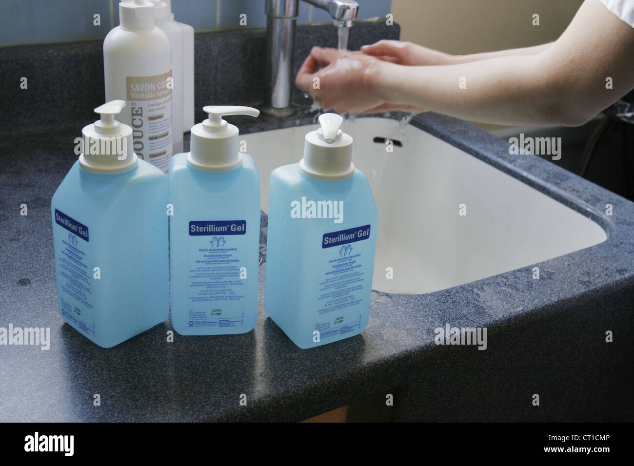 HAND WASHING IN HOSPITAL Stock Photo - Alamy
