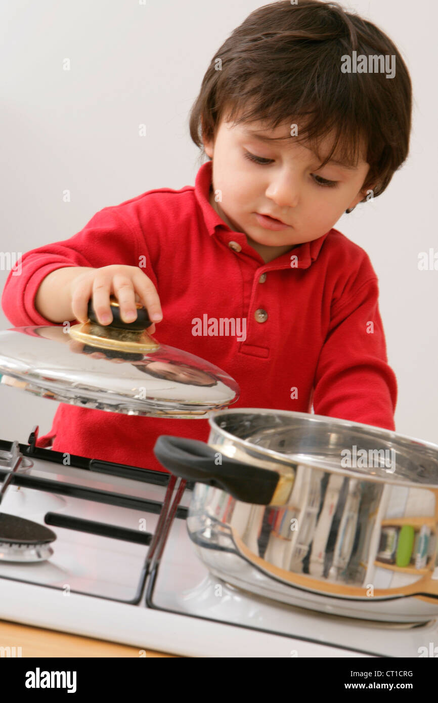 Hot water burn child hi-res stock photography and images - Alamy
