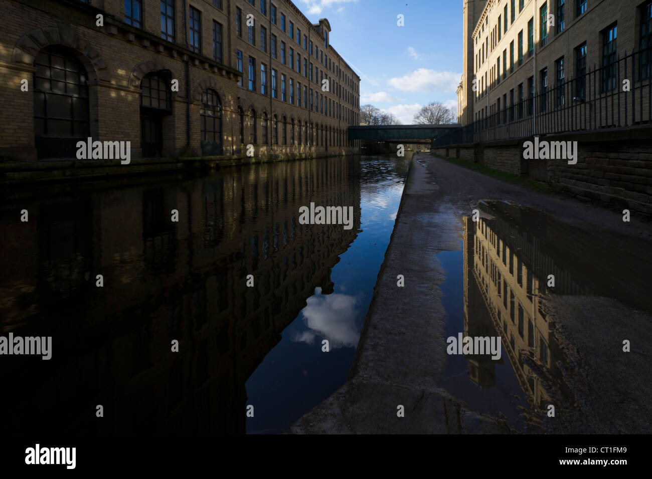 New Mill on The Leeds Liverpool Canal at Saltaire Stock Photo - Alamy