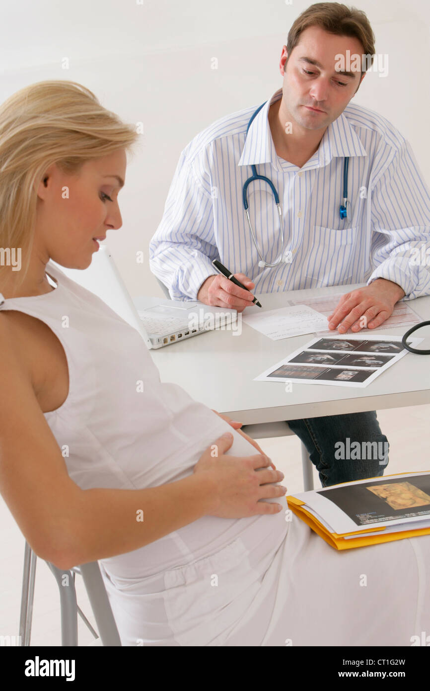 PREGNANT WOMAN IN CONSULTATION Stock Photo - Alamy