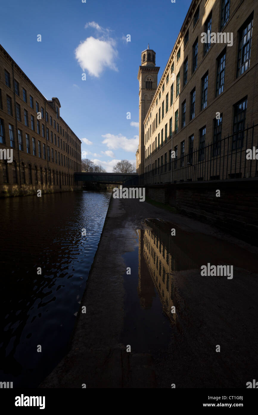 New Mill on The Leeds Liverpool Canal at Saltaire Stock Photo - Alamy