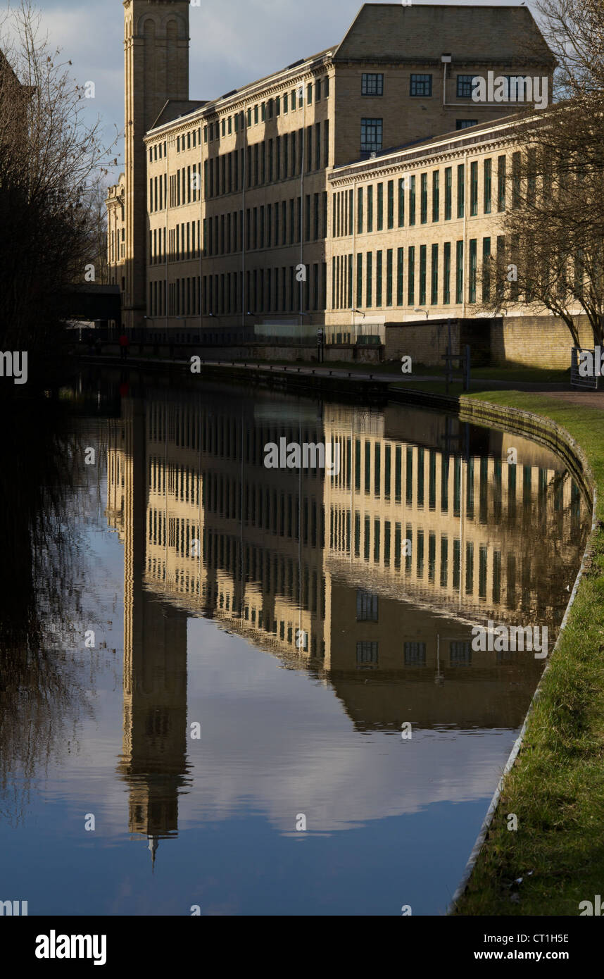 New Mill on The Leeds Liverpool Canal at Saltaire Stock Photo - Alamy