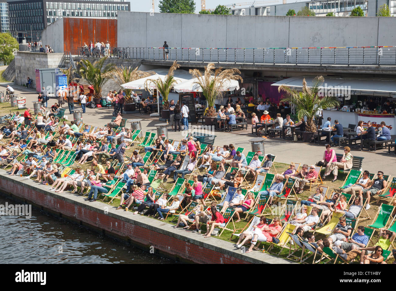 Berlin outside bar hi-res stock photography and images - Alamy