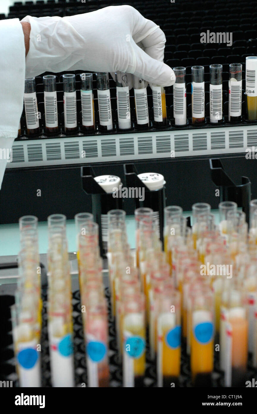 Haematology analyser hi-res stock photography and images - Alamy