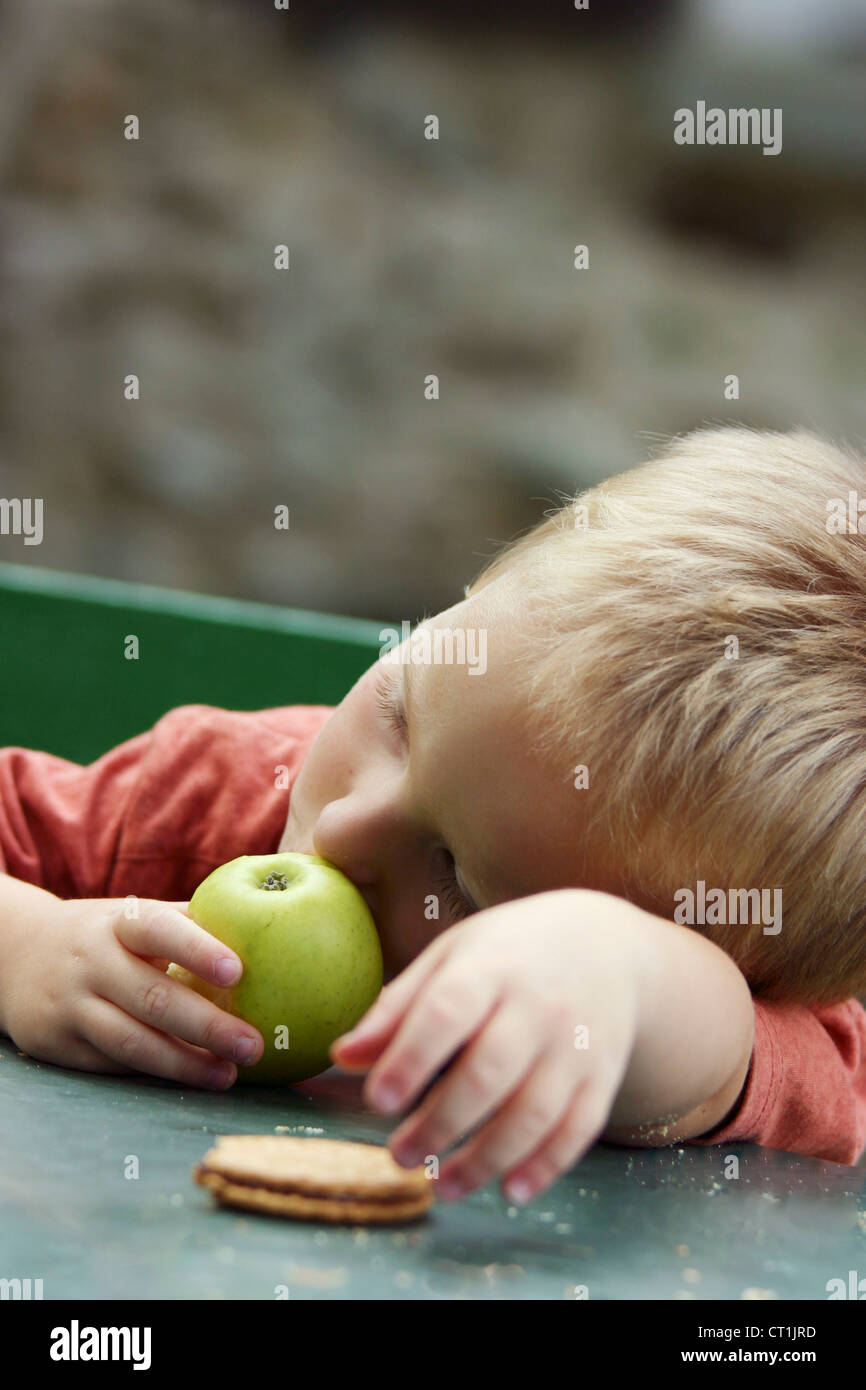 4 year old boy sleeping hi-res stock photography and images - Alamy