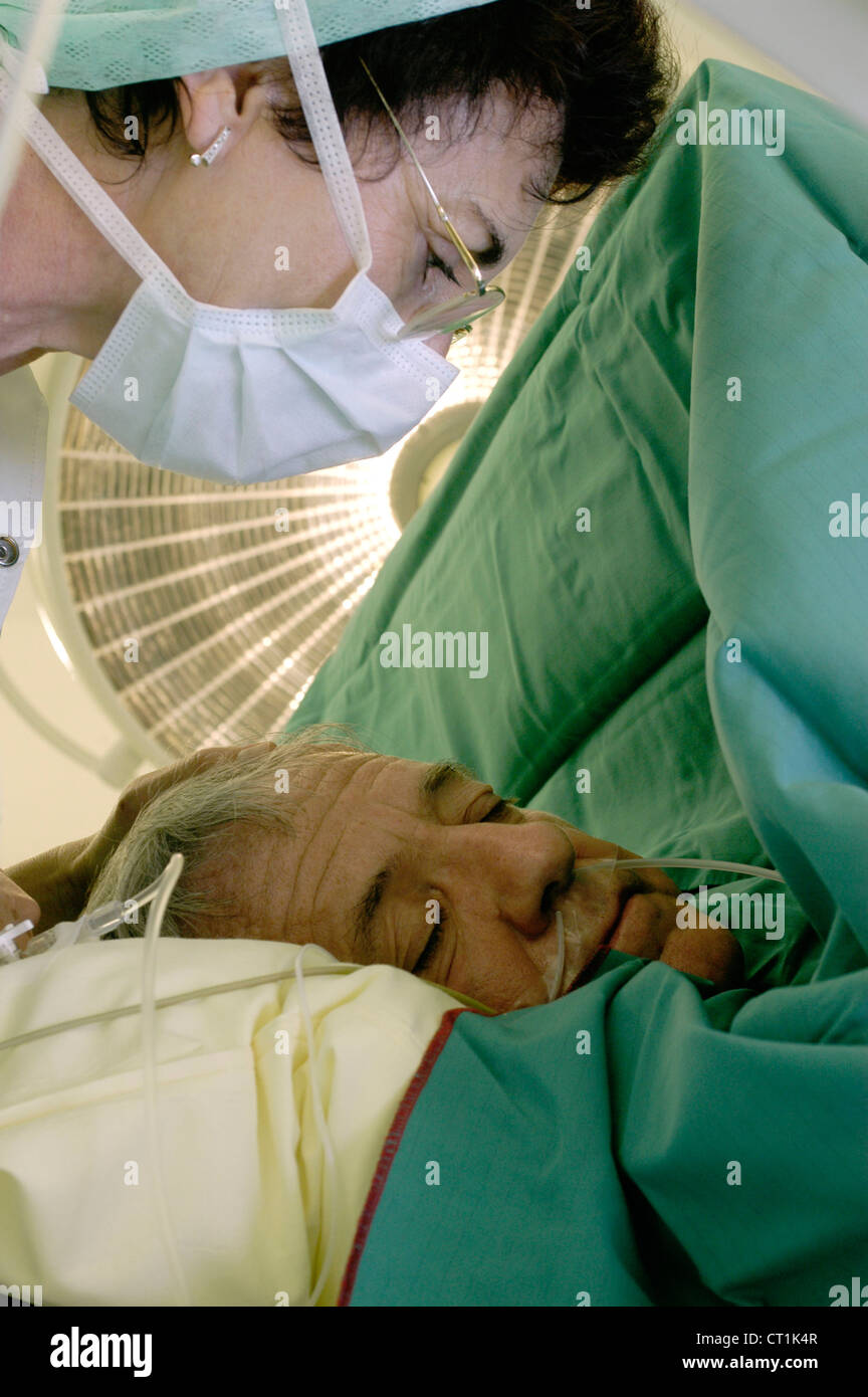 Anesthesia hypnosis hi-res stock photography and images - Alamy